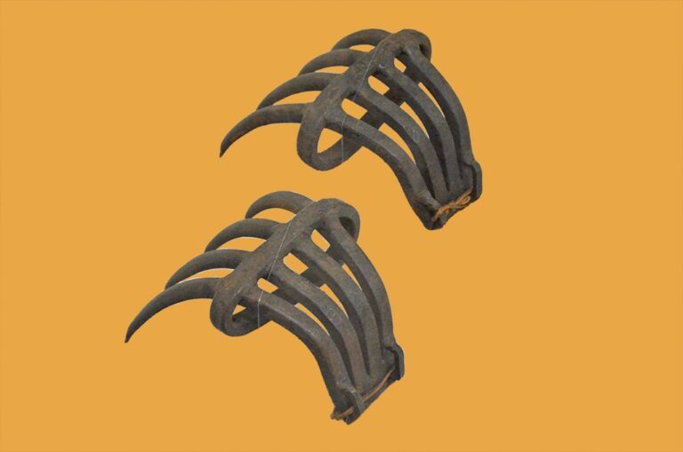 Shurikens, swords, and other weapons handled by Ninjas. Who is stronger ...