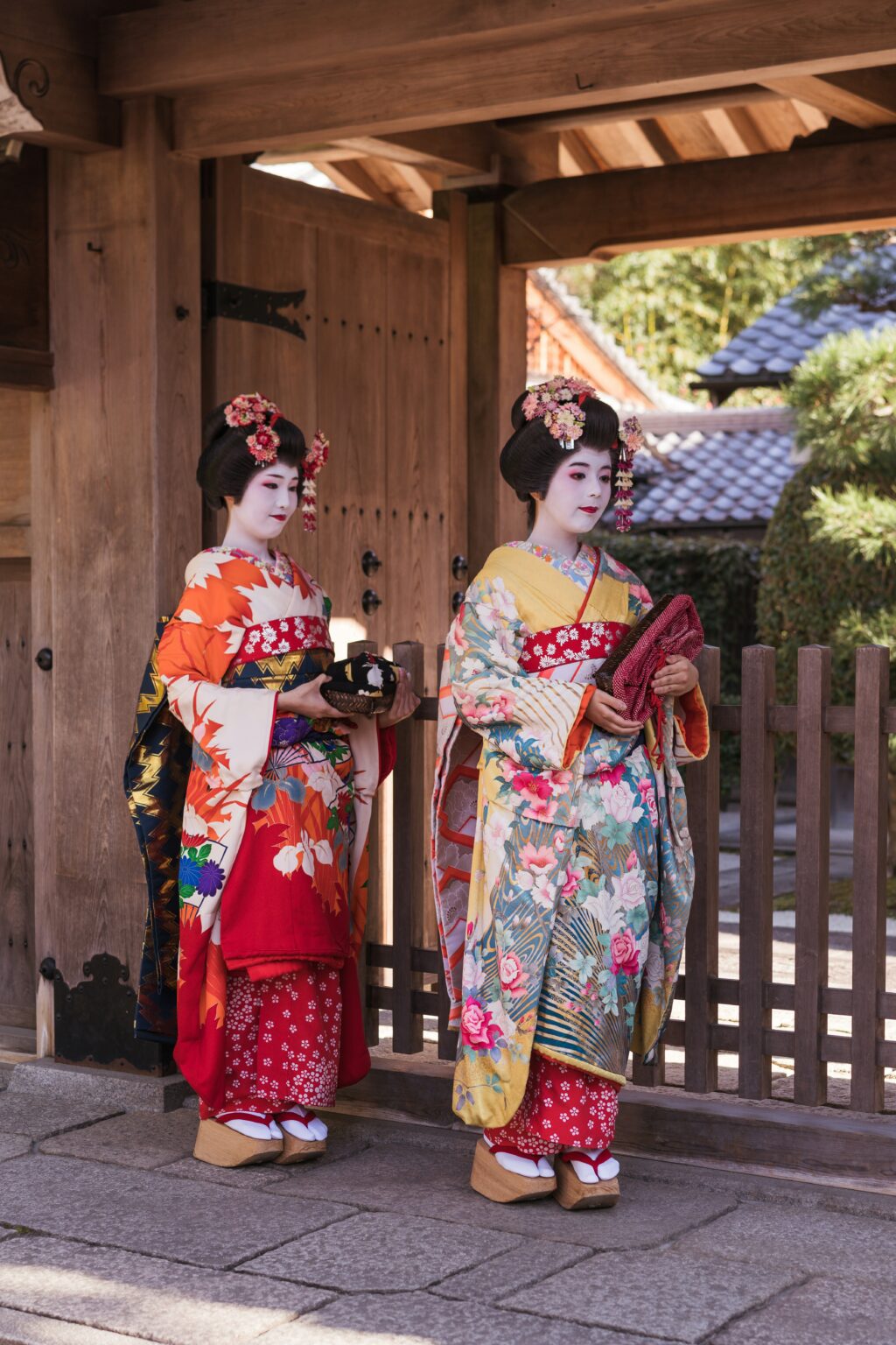 Secrets of "Geisha" - How to enjoy a night in Kyoto - 忍者体験カフェ大阪・京都・原宿 ...